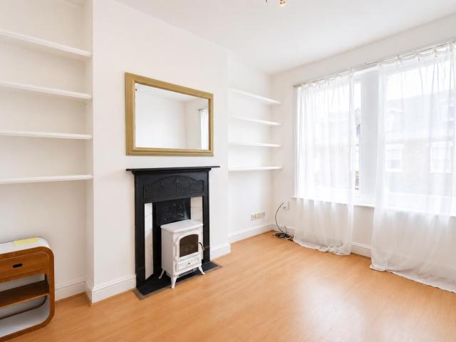 2 bed flat to rent in Flat 1, 10 The Broadway, London | James Anderson