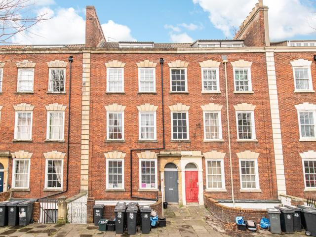 2 bed flat to rent in Hotwell Road, Bristol, BS8 ref: 15946297