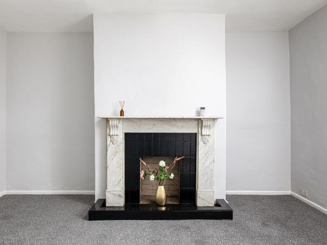 2 bed flat to rent in Hotwell Road, Bristol, BS8