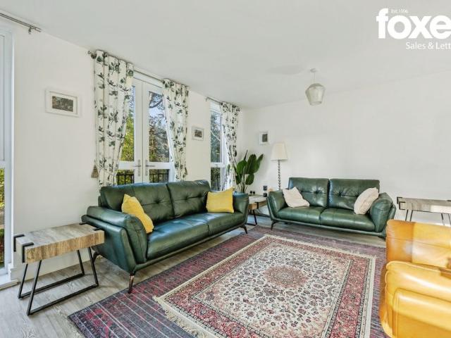 2 bed flat to rent in Hawthorne Court, 11B West Cliff Road, Bournemouth, Dorset, BH2 5FA