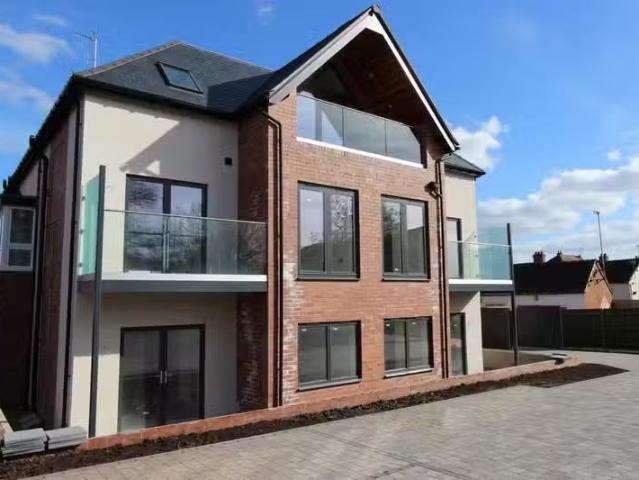 2 bed flat to rent in High Street, B95, Henley IN Arden