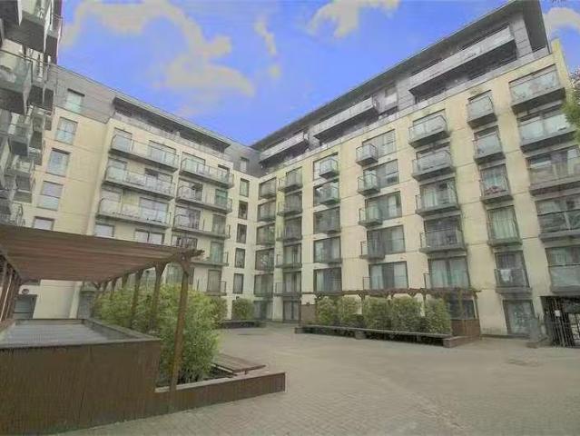 2 bed flat to rent in High Street, SL1, Slough