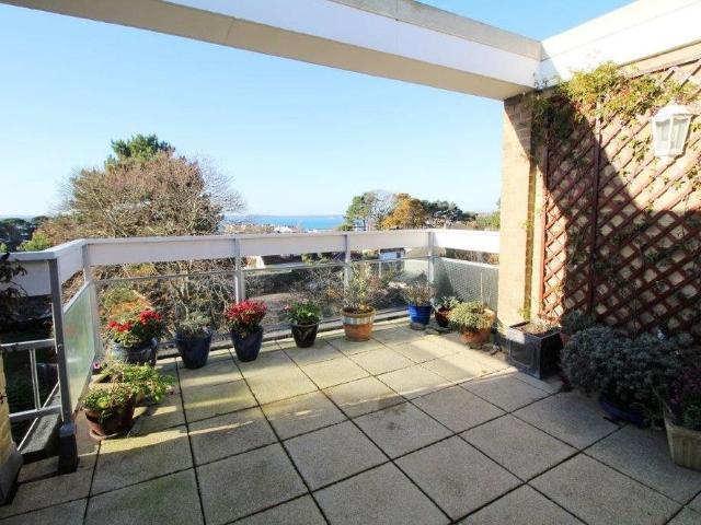 2 bed flat to rent in Hurst Hill, Lilliput, BH14