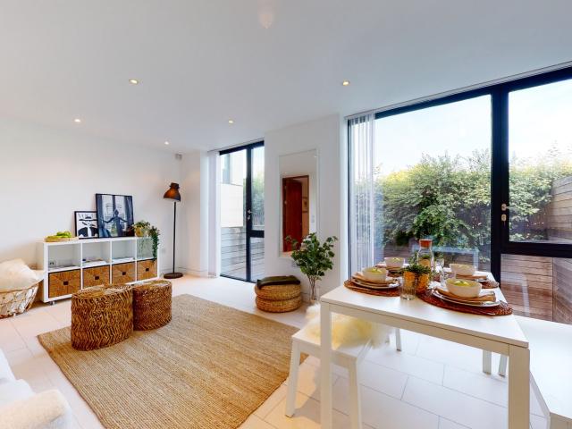 2 bed flat to rent in oval road, london, nw1