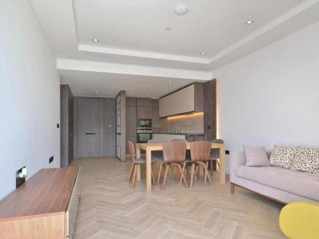2 bed flat to rent in London