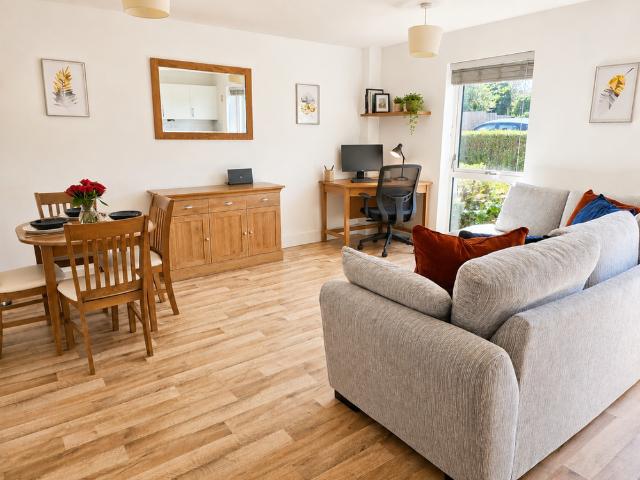 2 bed flat to rent in Mayflower House, Rockingham Road, Newbury