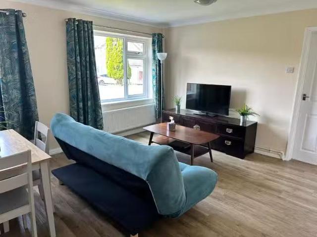 2 bed flat to rent in Meadow Close, CV37, Stratford UPON Avon