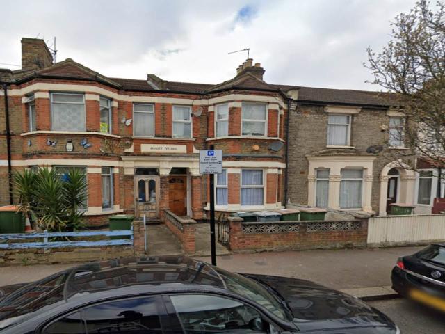 2 bed flat to rent in meanley road, manor park, e12