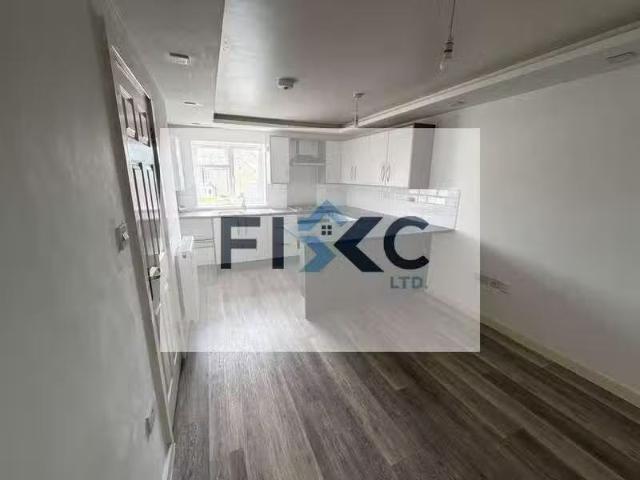 2 bed flat to rent in Silver Street, PE2, Peterborough