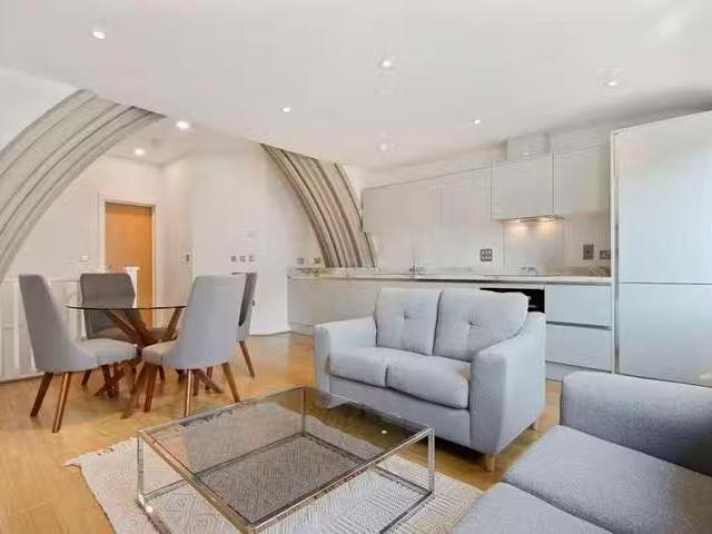 2 bed flat to rent in St Augustines Court, SE1, London