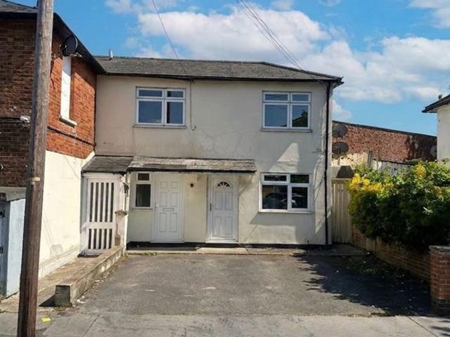 2 bed flat to rent in Sydenham Road, Croydon, CR0
