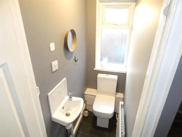 2 bed flat to rent in Rothbury Terrace, Heaton