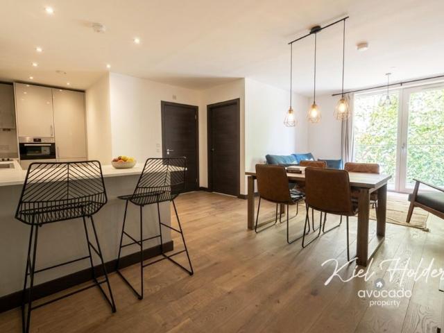 2 bed flat to rent in Riverside View, Premium Apartments in central Reading, RG1