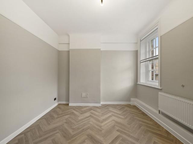 2 bed flat to rent in Richmond Hill, Bournemouth, BH2