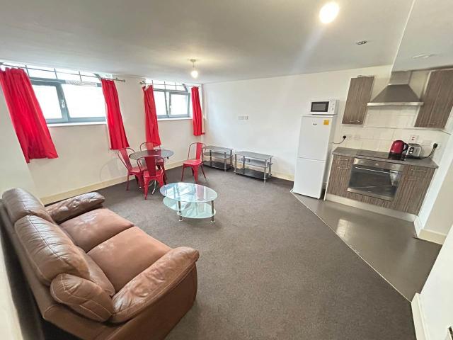 2 bed flat to rent in Woolston Warehouse, Grattan Road, BD1
