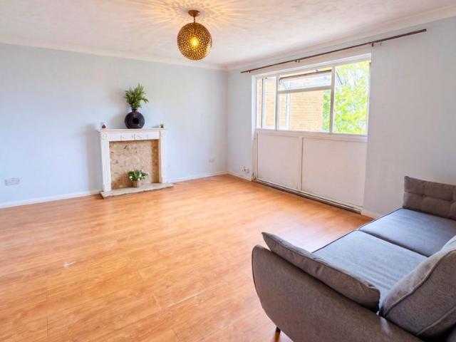 2 bed flat to rent in Wordsworth, Bracknell, Berkshire