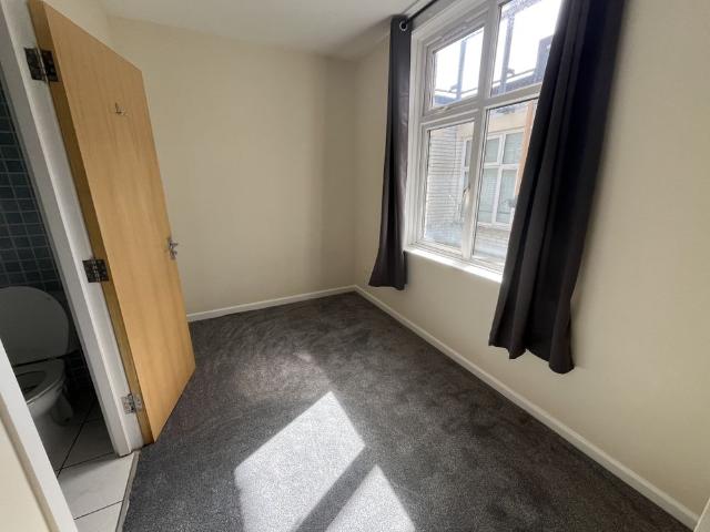 2 bed flat to rent in Westover Road, Bournemouth, BH1