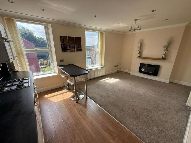 2 bed flat to rent in Western Hill, Hendon, Sunderland, SR2