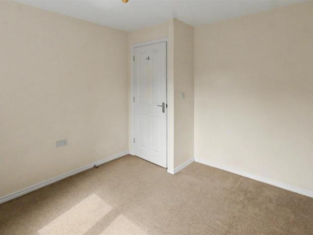 2 bed flat to rent in Wharton Crescent, Nottingham