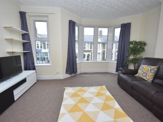 2 bed flat to rent in Whitchurch Road, Heath, CF14