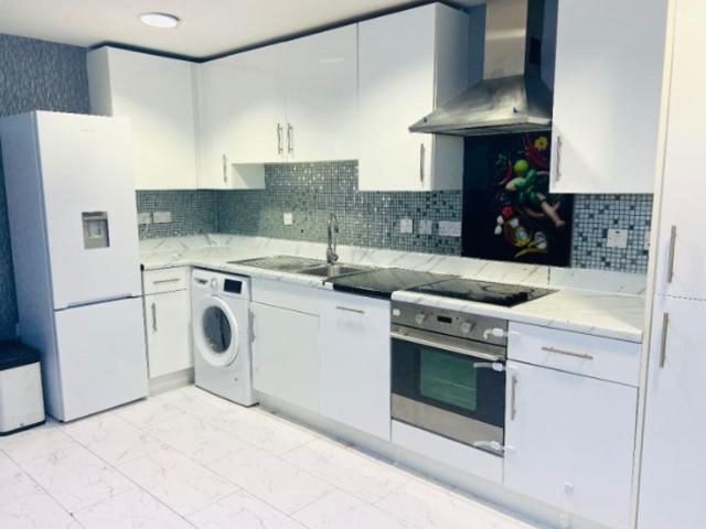 2 bed flat to rent in Whitgift Street, Croydon, CR0