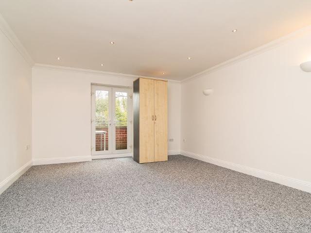2 bed flat to rent in Wimborne Road, Bournemouth, BH2