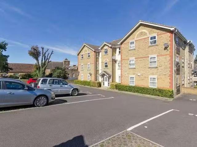 2 bed flat to rent in Wingate Court, ME10, Sittingbourne