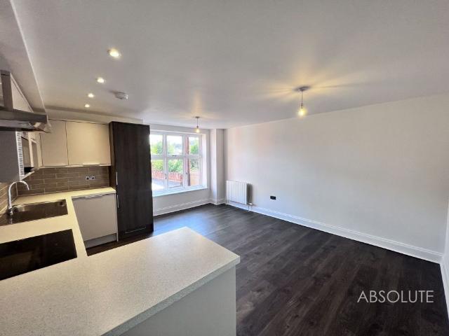 2 bed flat to rent in Totnes Road, Paignton, TQ4