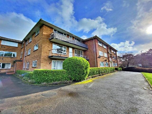 2 bed flat to rent in Talbot Avenue, Bournemouth, BH3