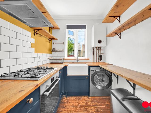 2 bed flat to rent in Tallack Road, London