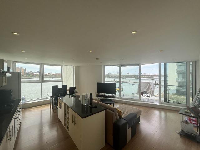 2 bed flat to rent in the mast, 2 albert basin way, e16