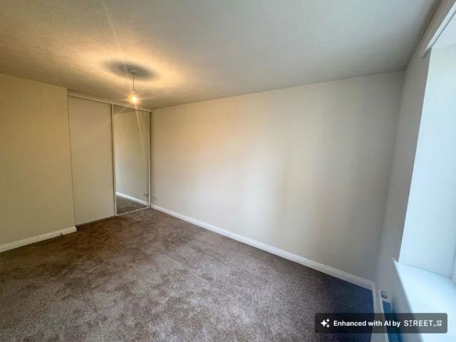 2 bed flat to rent in Trinity Road, Taunton, TA1