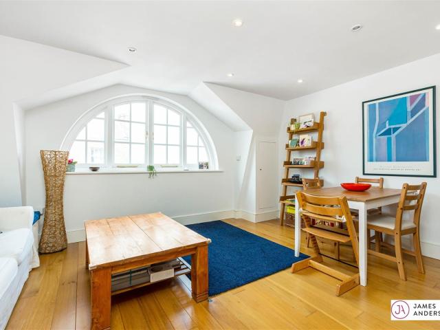 2 bed flat to rent in Upper Richmond Road West, East Sheen, SW14 | James Anderson