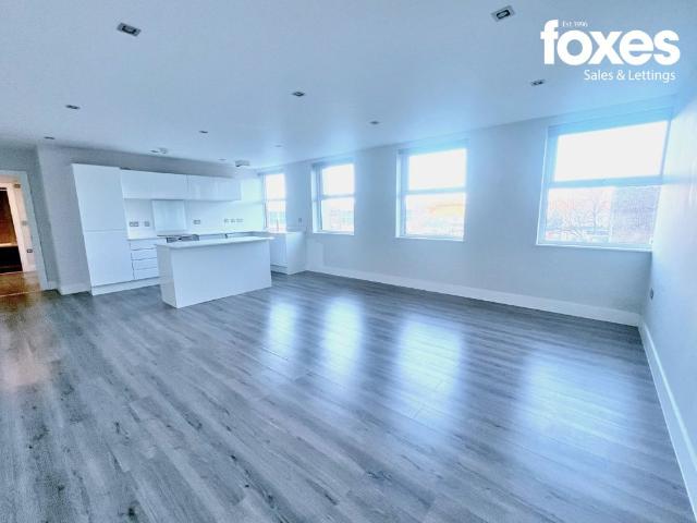 2 bed flat to rent in Victoria House, Princes Road, BH22 9FP