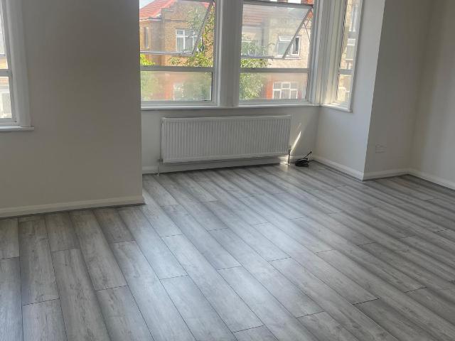 2 bed flat to rent Lady Margeret Road, Southall UB1