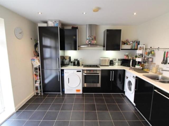 2 Bed Flat to Rent Waterside