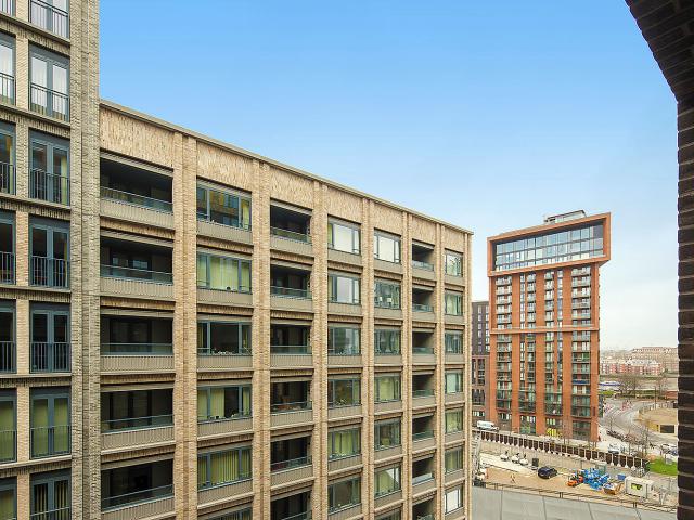 2 bed flat to rent Thornes House, Nine Elms SW11