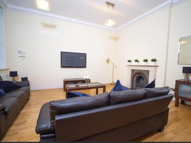 2 Bed Flat, Tooley Street, SE1