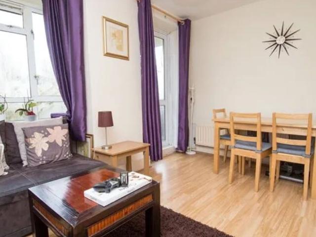 2 Bed Flat, Toland Square, SW15