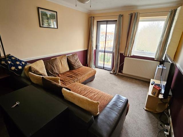 2 Bed Flat Town centre Parking
