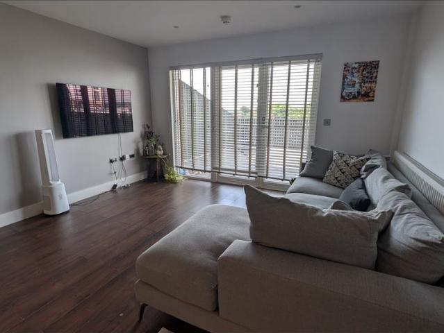 2 Bed Flat, Trident Point, HA1