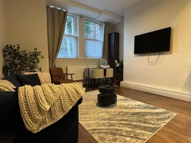 2 Bed Flat, Ullet Road, L17