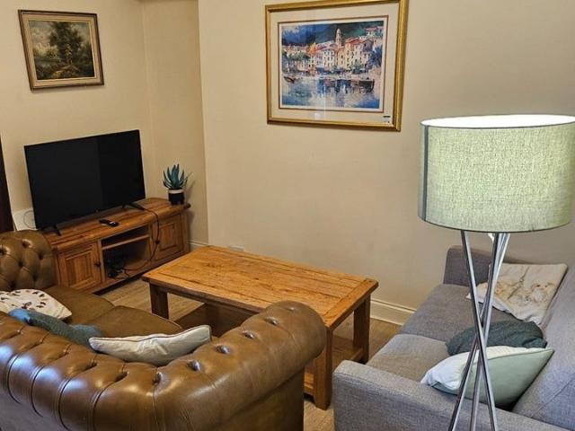 2 Bed Flat, Union Grove, AB10