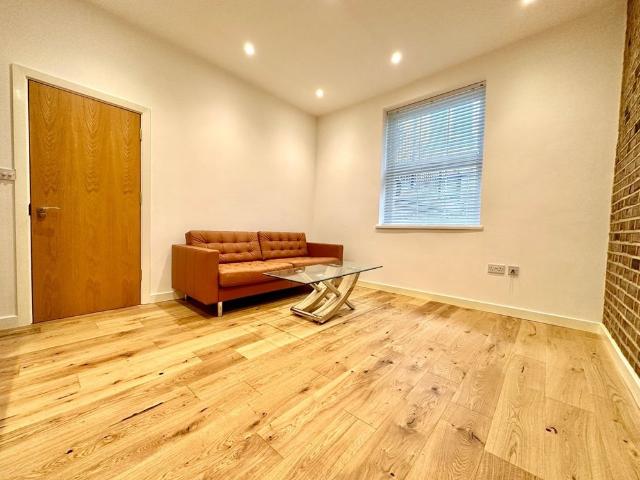 2 Bed Flat, Upper Tachbrook Street, SW1V