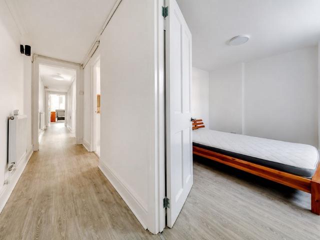 2 Bed Flat, Vant Road, SW17