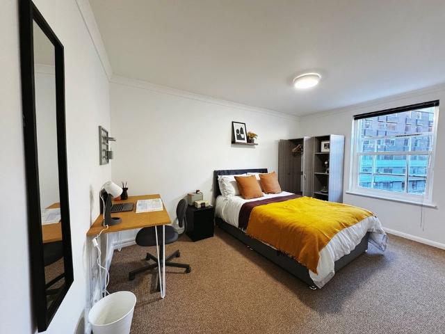 2 Bed Flat, Victoria Street, BS1