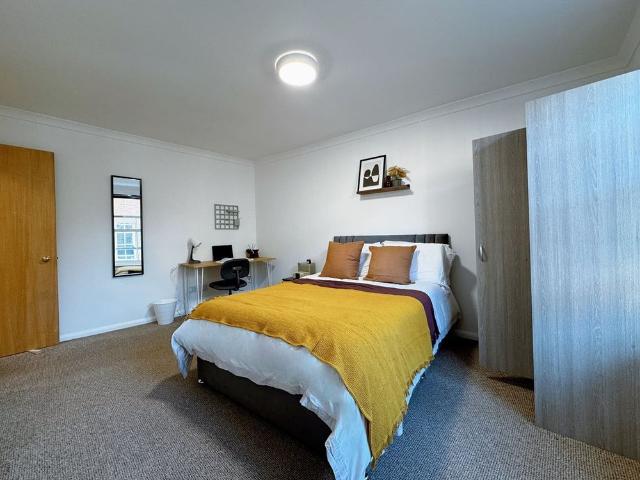 2 Bed Flat, Victoria Street, BS1