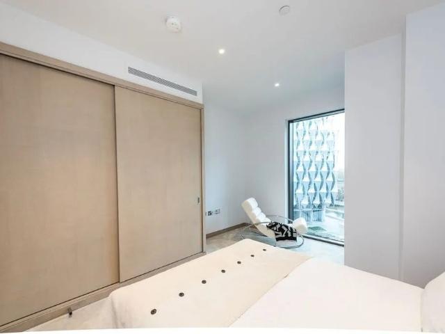 2 Bed Flat, Viaduct Gardens, SW11