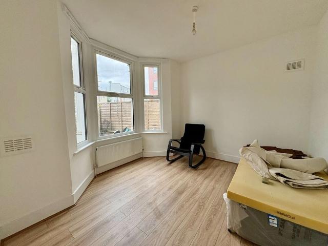 2 Bed Flat, Villiers Road, NW2