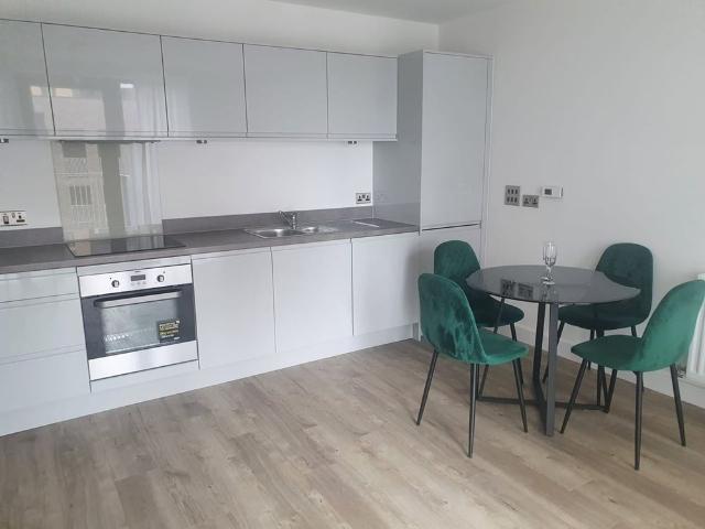 2 Bed Flat, Viscount House, NW10